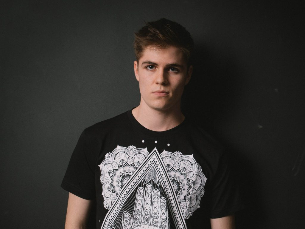 Get The Lowdown on Drum & Bass Artist Keeno | EDM Identity