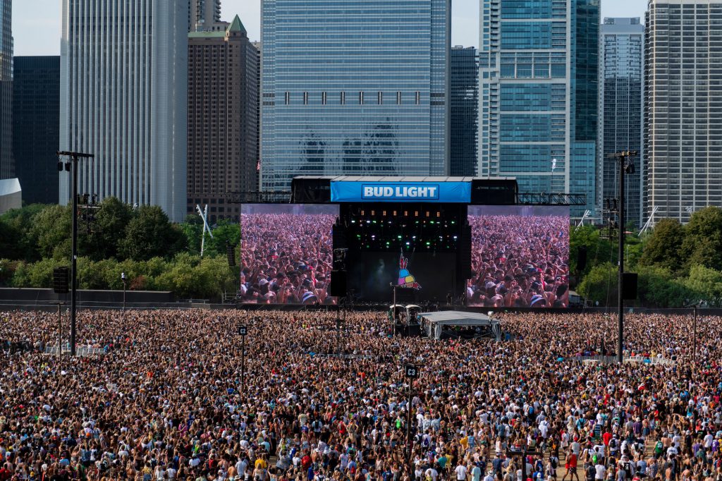 Tune in to the Lollapalooza 2019 Live Stream to Catch All The Action ...