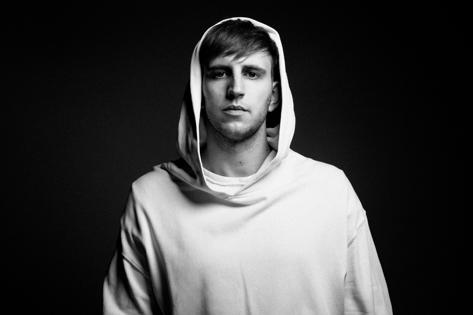 ILLENIUM Stirs Up Emotions on 'Fallen Embers' | EDM Identity ILLENIUM Stirs Up Emotions on 'Fallen Embers' | EDM Identity